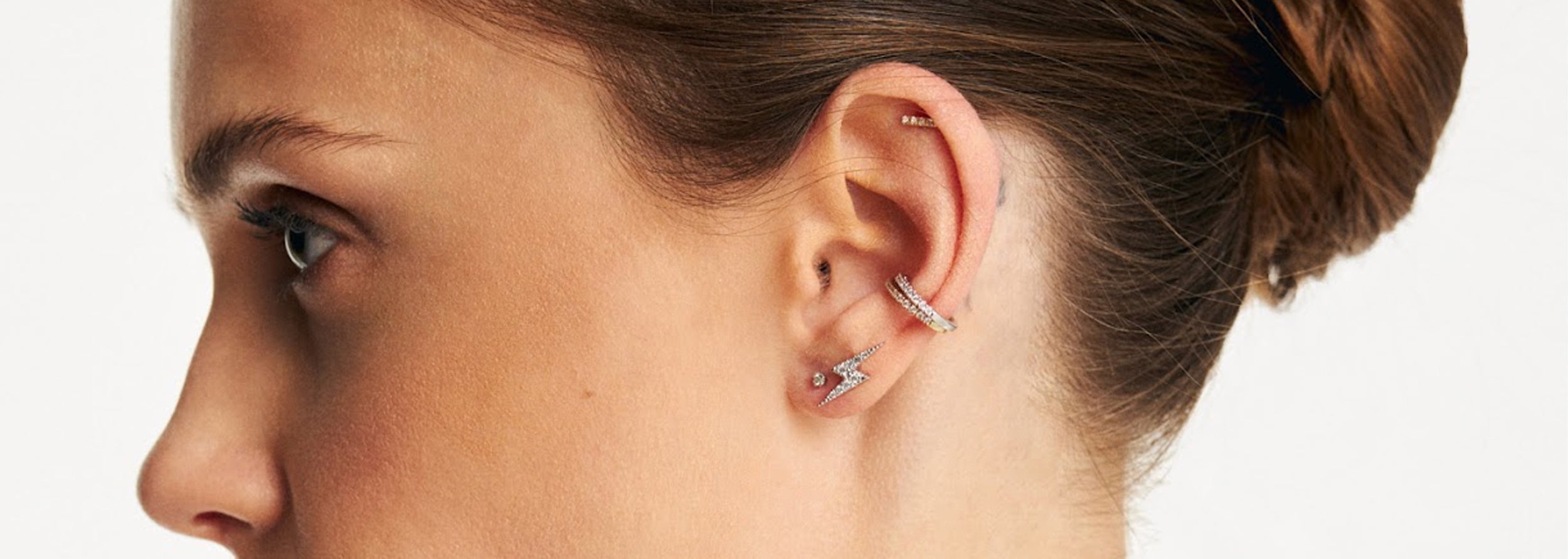 Rodzaje kolczyków w uszach – nazwy i umiejscowienie | Berries